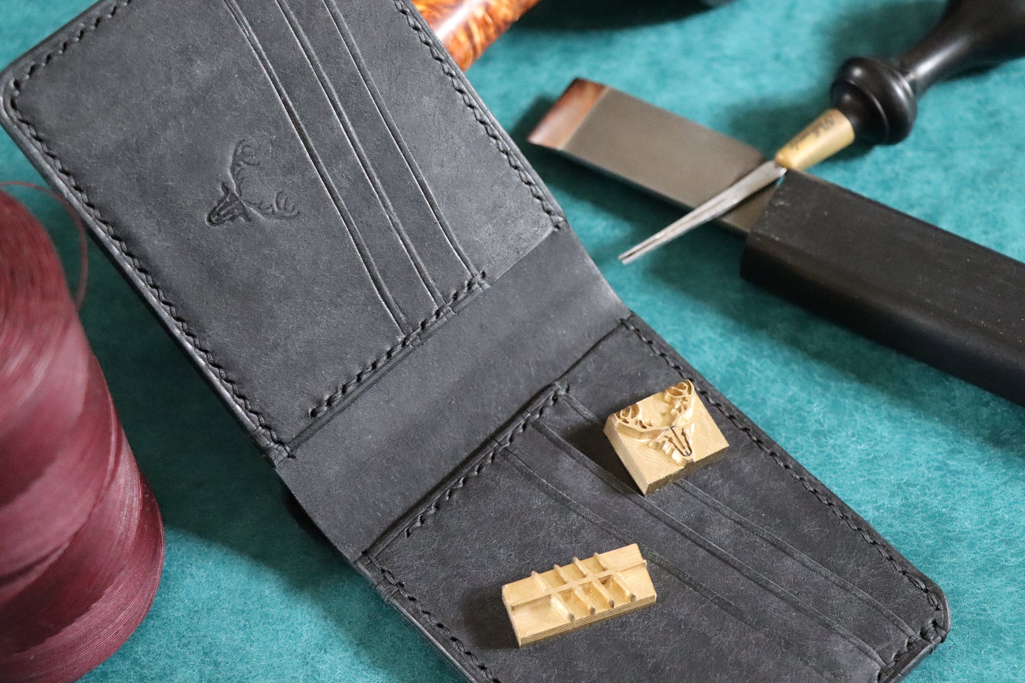 The Elder Bi-fold wallet in Crocodile Embossed Full grain Italian leat – Turas Leather